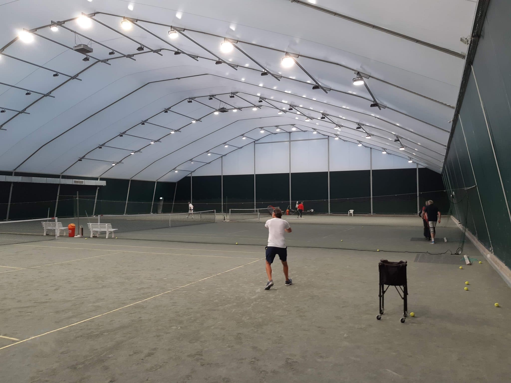 Overdekking van tennisvelden? Contacteer Veldeman Group