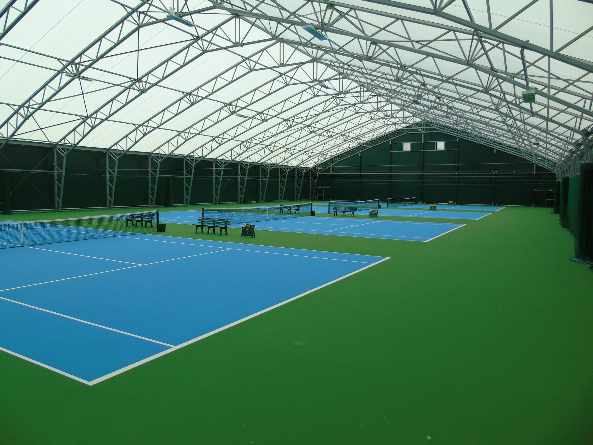 Cover your tennis courts with a fabric structure? Contact Veldeman